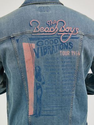Men's Denim Beach Boys Jacket | Light Wash Denim | Wrangler®